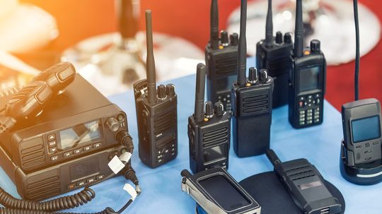 Pentingnya Sewa HT (Handy Talky) dalam Berbagai Acara Bisnis - PT ...